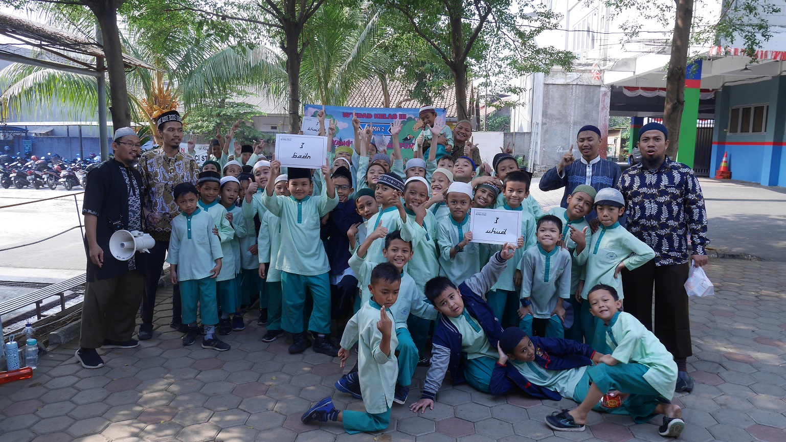 Sekolah Islam Abu Dzar - Menebar Sunnah di Masyarakat